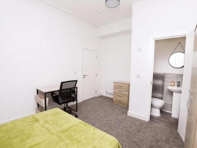 6 Bedroom Property