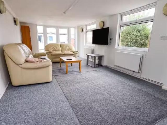 6 bedroom property for rent in Columbia Road, Bournemouth, BH10