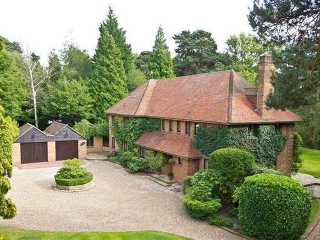 6 bedroom property for rent in Brooks Close St Georges Hill KT13