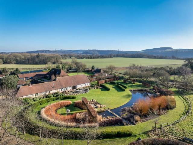 6 bedroom detached house for sale