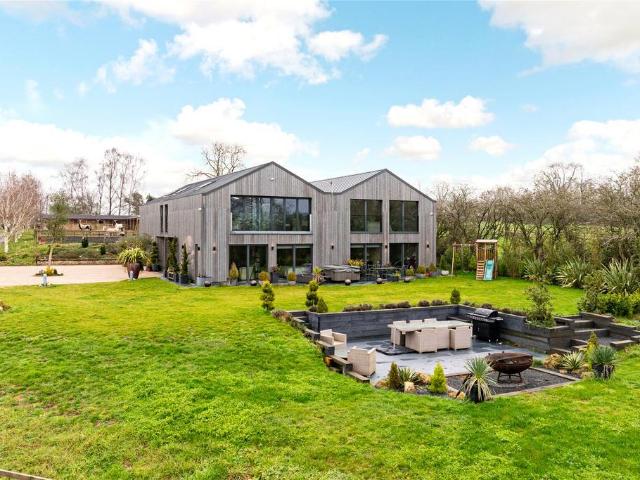 6 bedroom property for sale