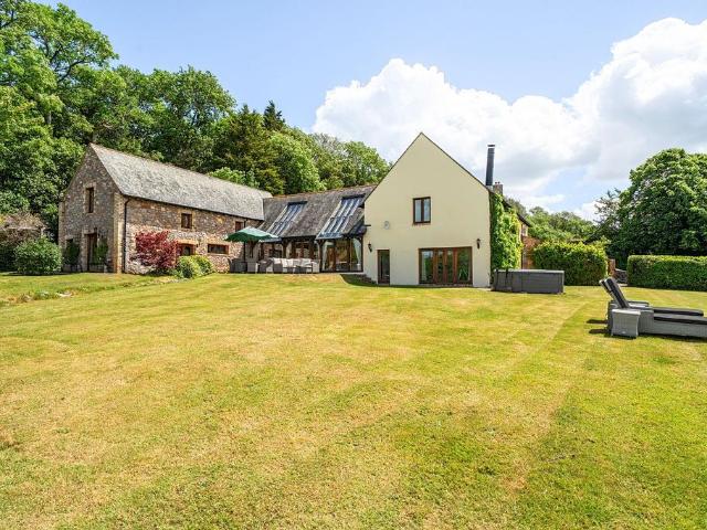 6 bedroom property for sale