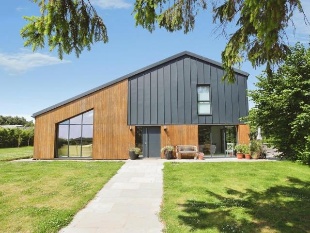 6 bedroom property for sale