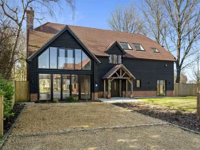 6 bedroom property for sale in Henrietta Place, Berrys Green.