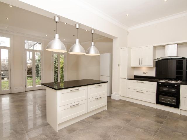 6 bedroom property in Pagoda Avenue, Richmond, Surrey, UK, TW9 £7,000 pcm | Chestertons