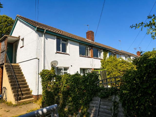 6 bedroom property with land for sale