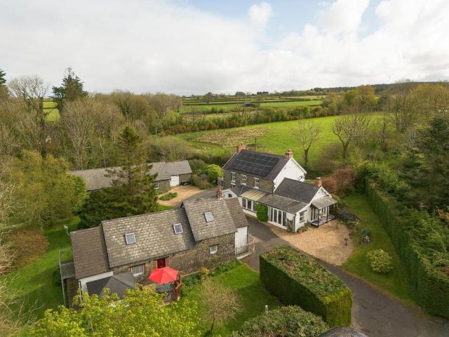6 bedroom property with land for sale
