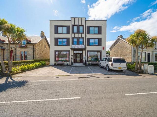 6 bedroom property with land for sale