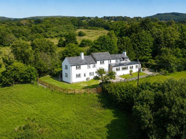 6 bedroom property with land for sale