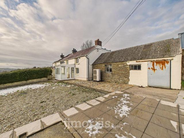 6 bedroom property with land for sale