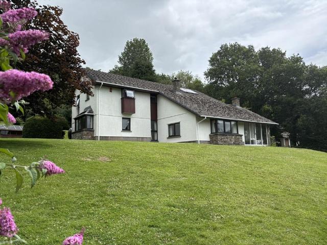 6 bedroom property with land for sale