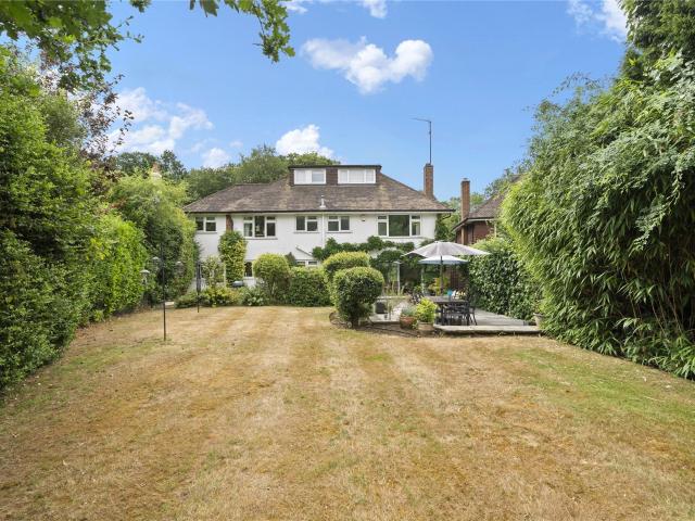 6 bedroom property to let in Lammas Lane, Esher, Surrey, KT10 £5,000 pcm