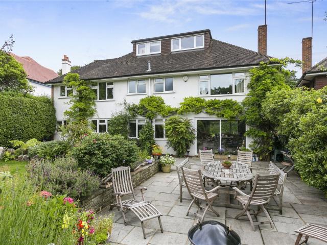 6 bedroom property to let in Lammas Lane, Esher, Surrey, KT10 £5,250 pcm