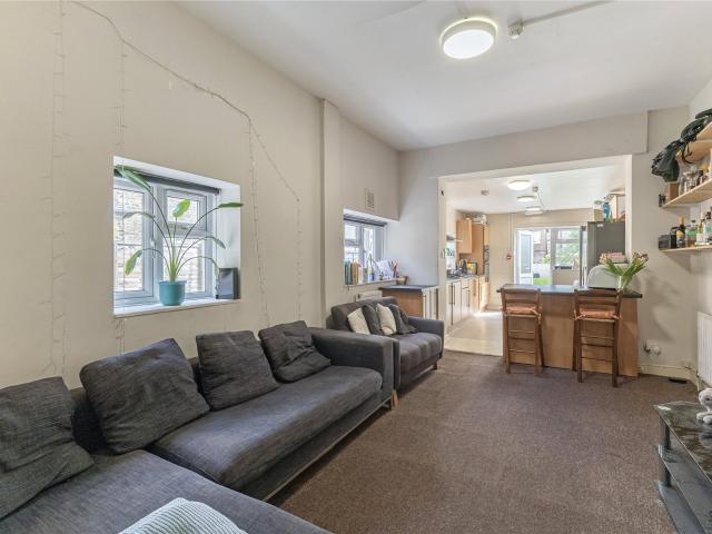 6 bedroom property to let in Rossiter Road, London, SW12 £6,600 pcm