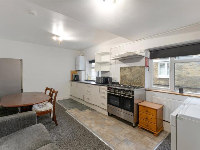 6 bedroom property to let in Rossiter Road, London, SW12 £6,350 pcm