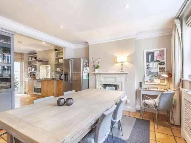 6 bedroom property to let in Westmoreland Terrace, Westminster.