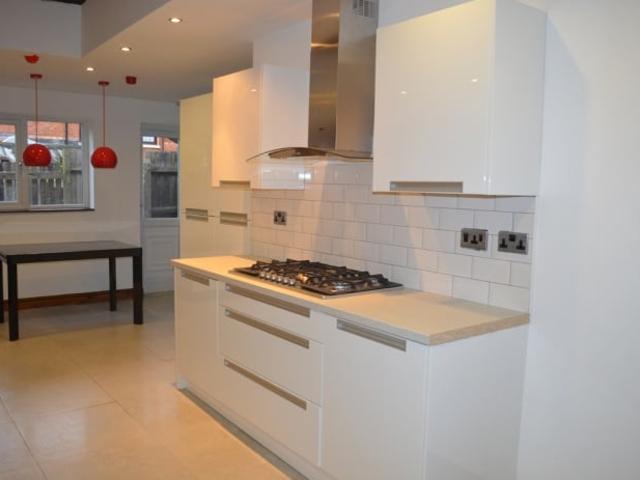 6 bedroom property to let in 10 Newton Grove £762 pw