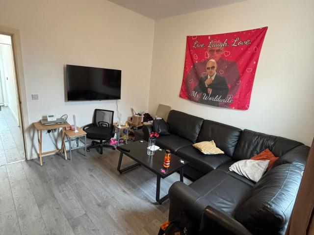 6 bedroom property to let in 25 HUBERT ROAD £660 pw