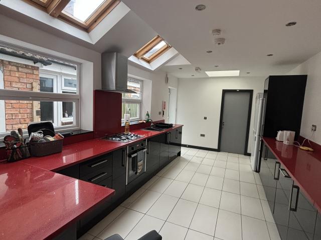 6 bedroom property to let in 76 EXETER ROAD £780 pw