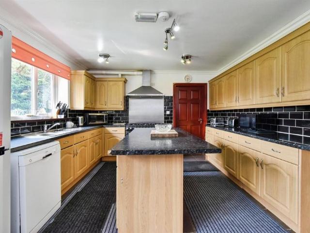 6 bedroom property to rent