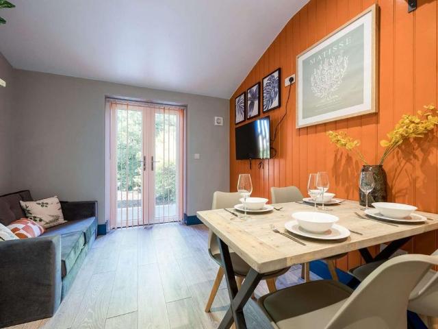 6 bedroom property to rent