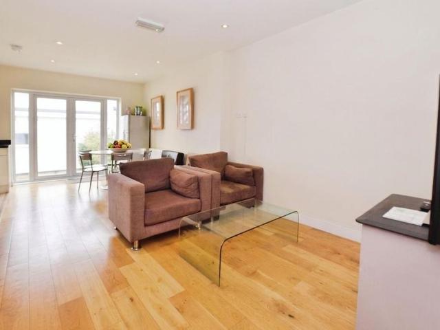 6 bedroom property to rent