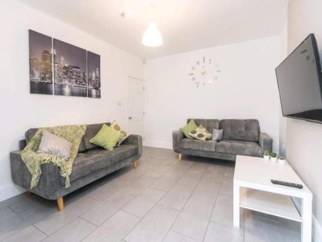 6 bedroom property to rent