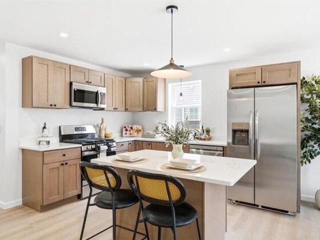 6 bedroom, Providence RI 02908 105116767