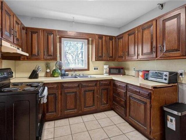 6 bedroom, Woonsocket RI 02895 103033831