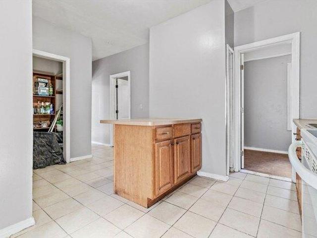 6 bedroom, Worcester MA 01609 104654032