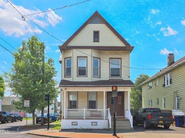 6 bedroom, Watervliet NY 12189 104908856