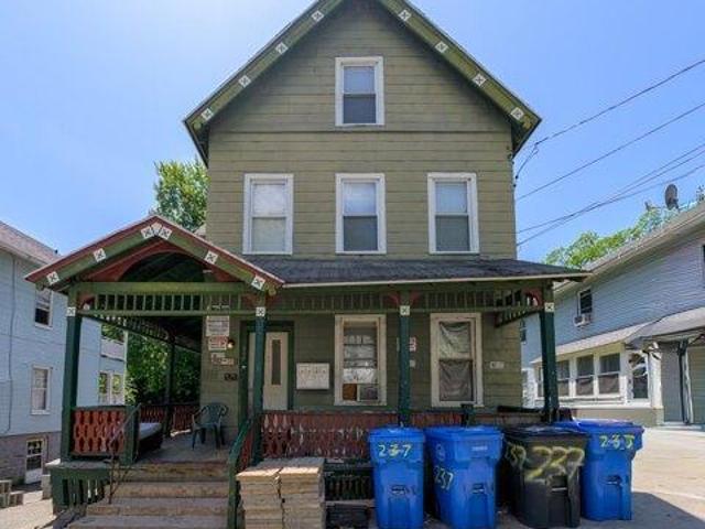 6 bedroom, Waterbury CT 06704 104811043