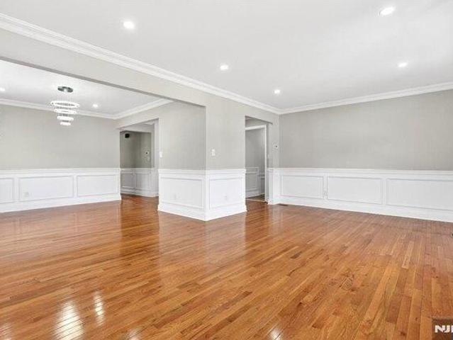 6 bedroom, Wallington NJ 07057 105159797