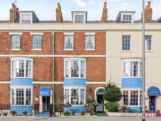 6 Bedroom Town House