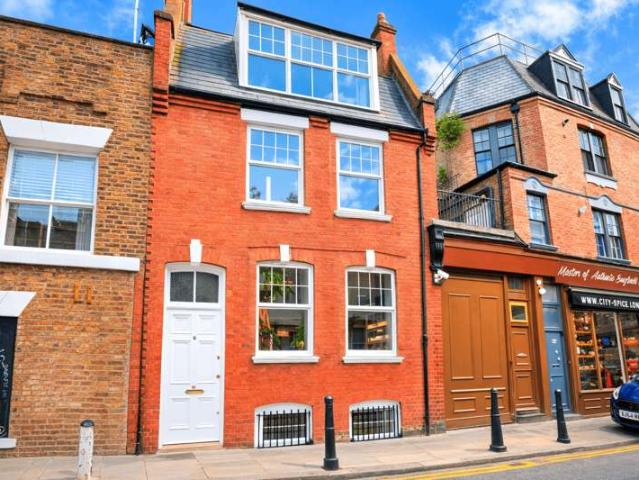6 Bedroom Town House