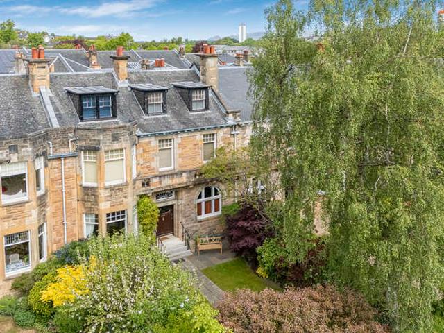 6 Bedroom Town House