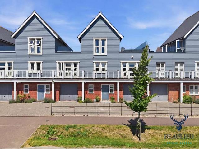 6 Bedroom Town House