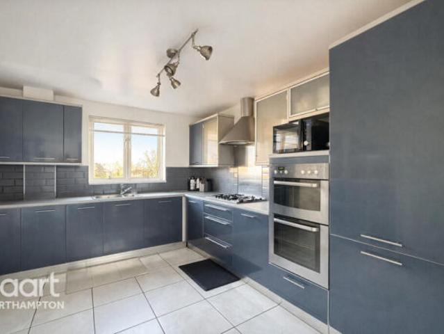 6 bedroom town house for sale in Knot Tiers Drive, Northampton, NN5