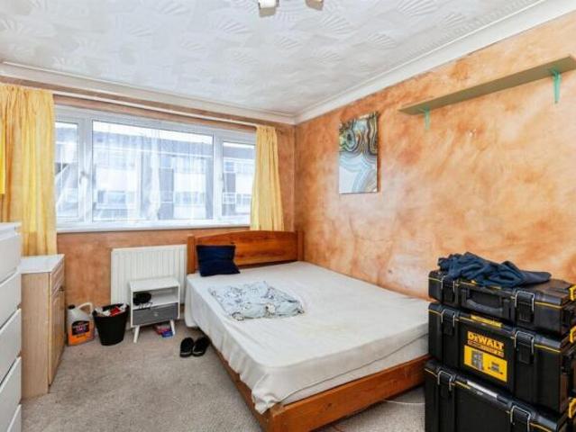 6 bedroom town house for sale in Spackmans Way, Slough, SL1