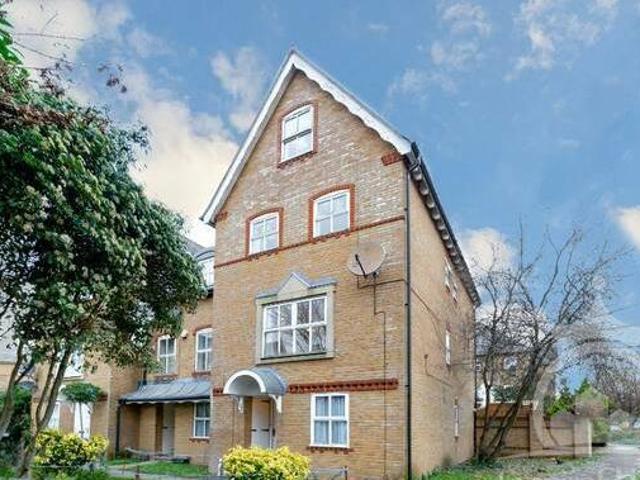 6 bedroom town house for rent in Chamberlayne Avenue Wembley Middlesex HA9