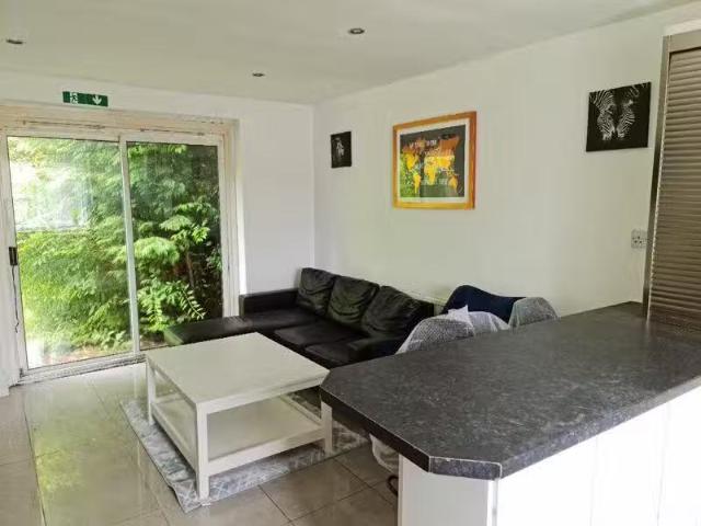 6 bedroom town house for rent in Rebecca Drive, Selly Oak, Bir.