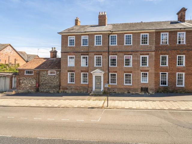 6 bedroom townhouse for sale