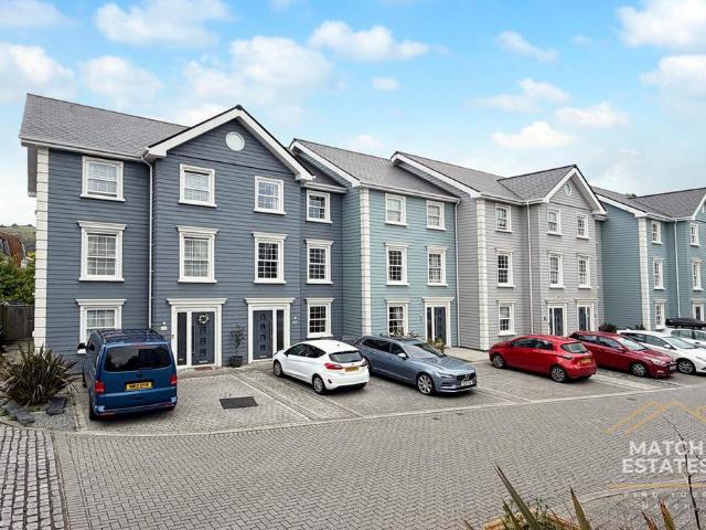 6 bedroom townhouse for sale