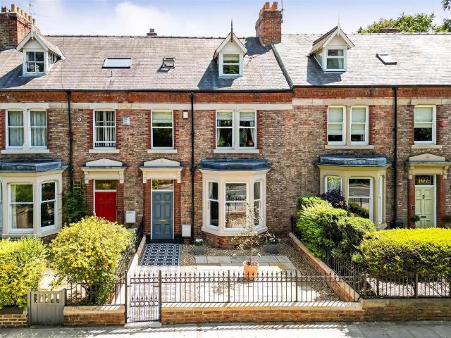6 bedroom townhouse for sale