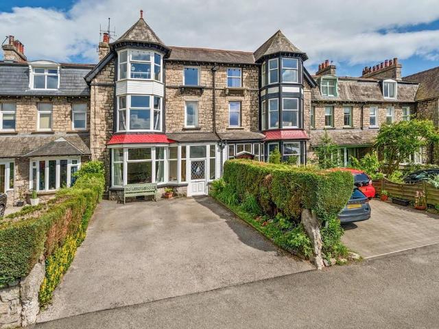 6 bedroom townhouse for sale