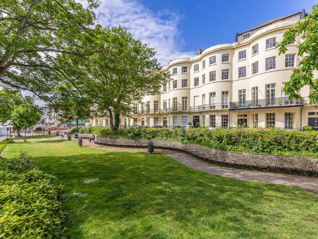 6 bedroom townhouse for sale
