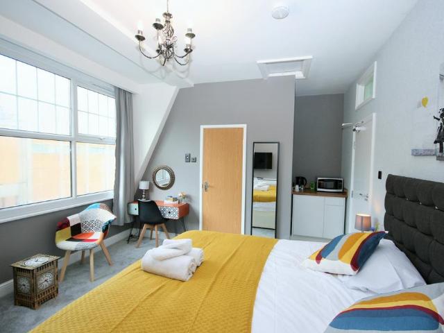 6 bedroom townhouse for sale