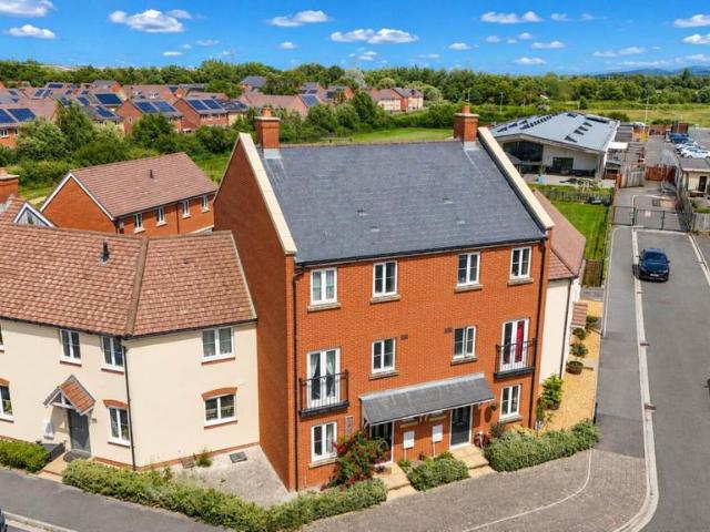 6 bedroom townhouse for sale