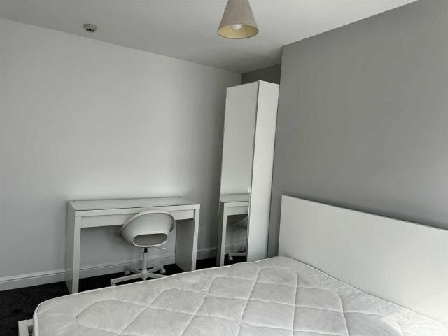 6 bedroom townhouse to rent