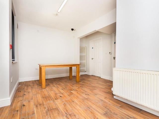 6 bedroom townhouse to rent
